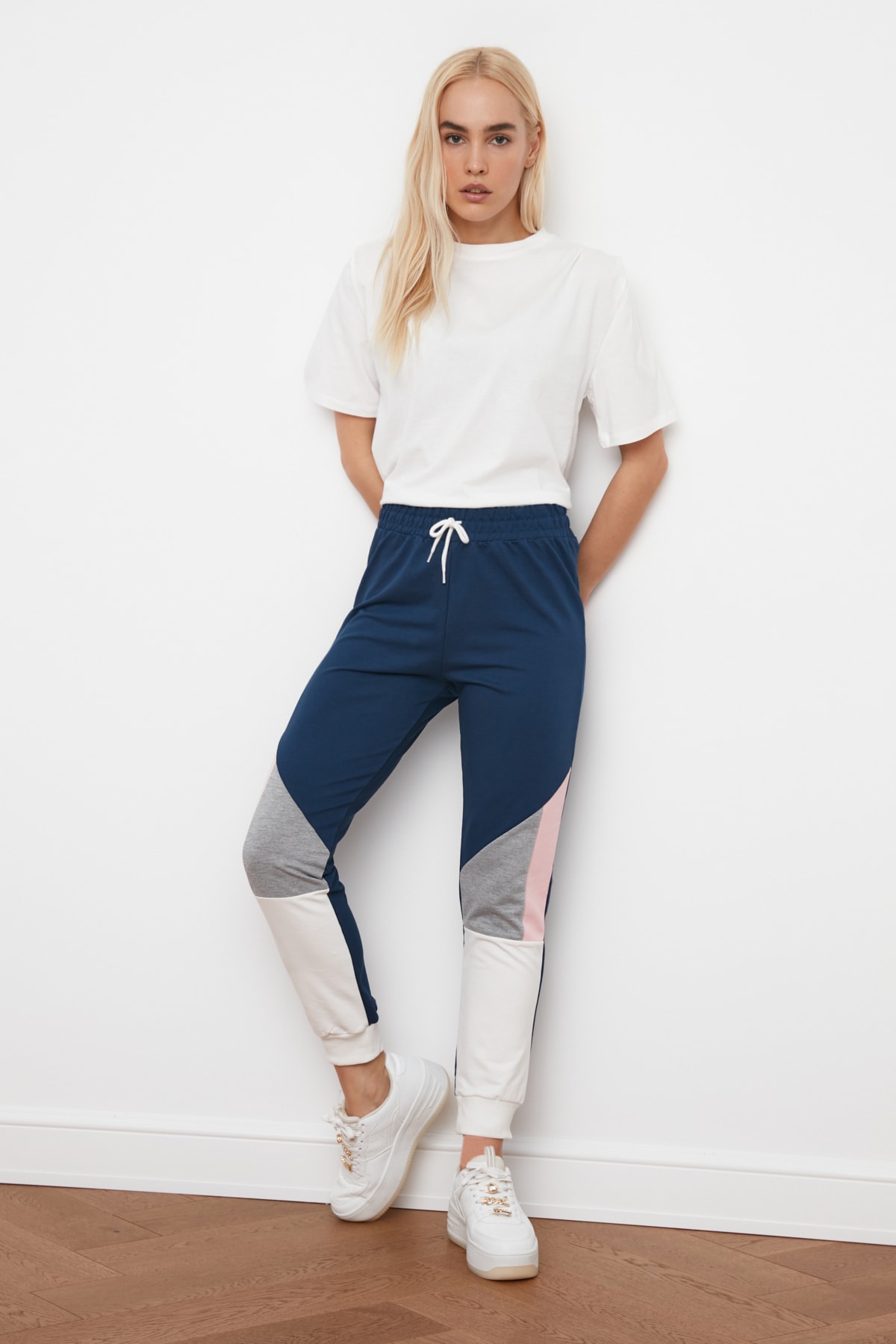 Women’s sweatpants Trendyol Color Block