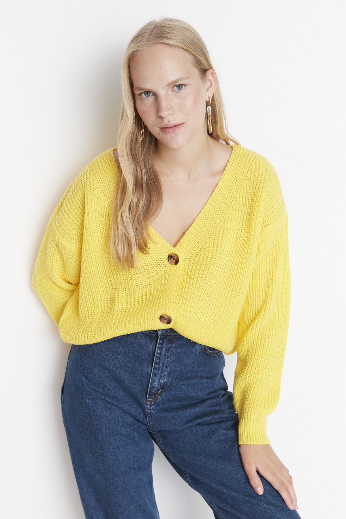 Trendyol Yellow Wide Fit V-neck Knitwear Cardigan