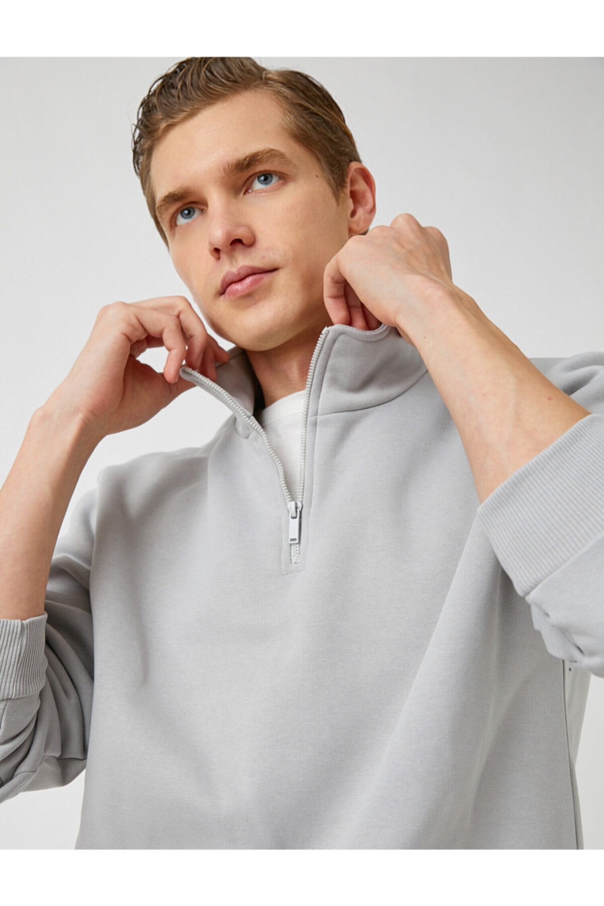 Koton Stand Up Collar Half-Zip Sweatshirt