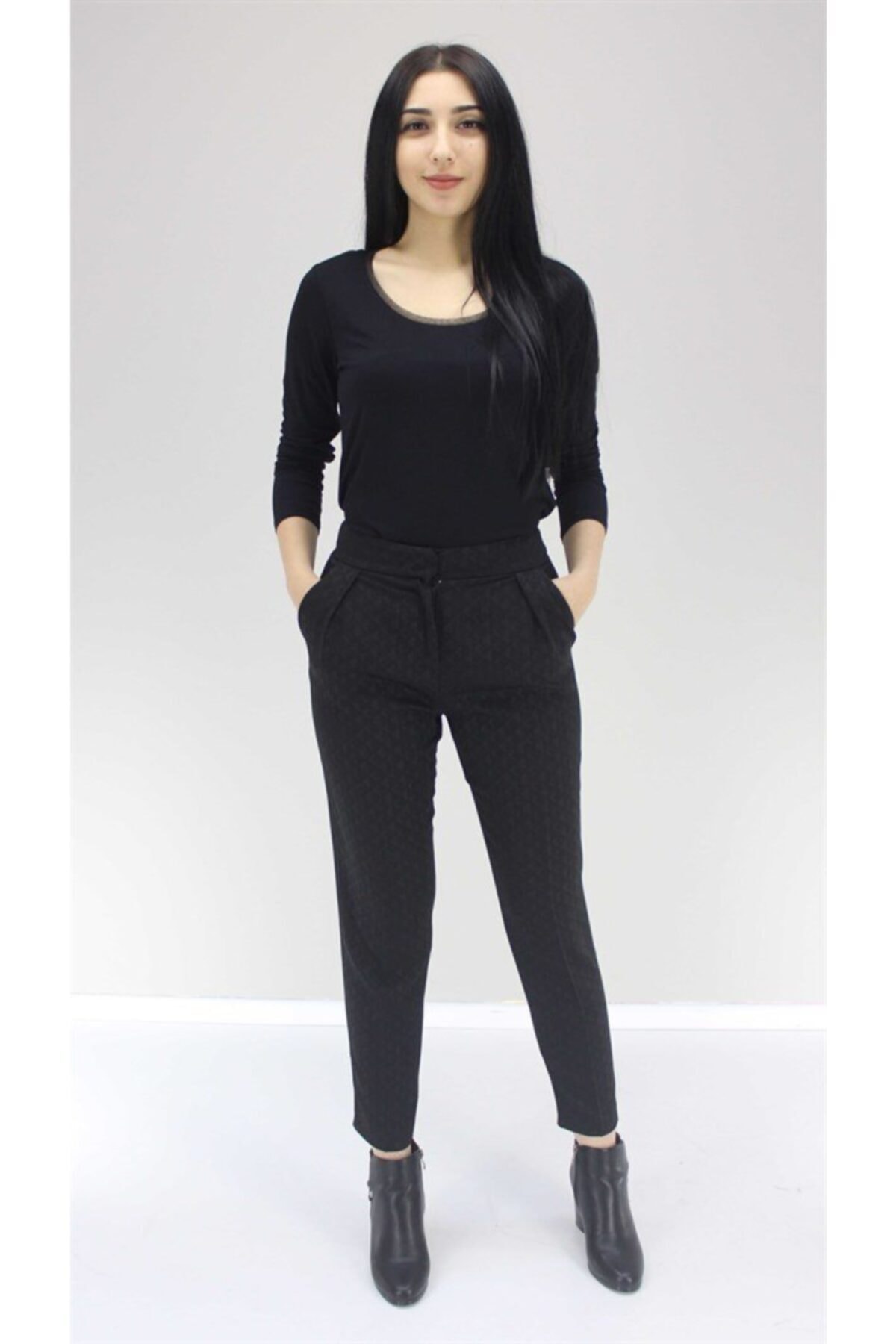 Imbracaminte moderna si incaltaminte pentru barbati si femei ...