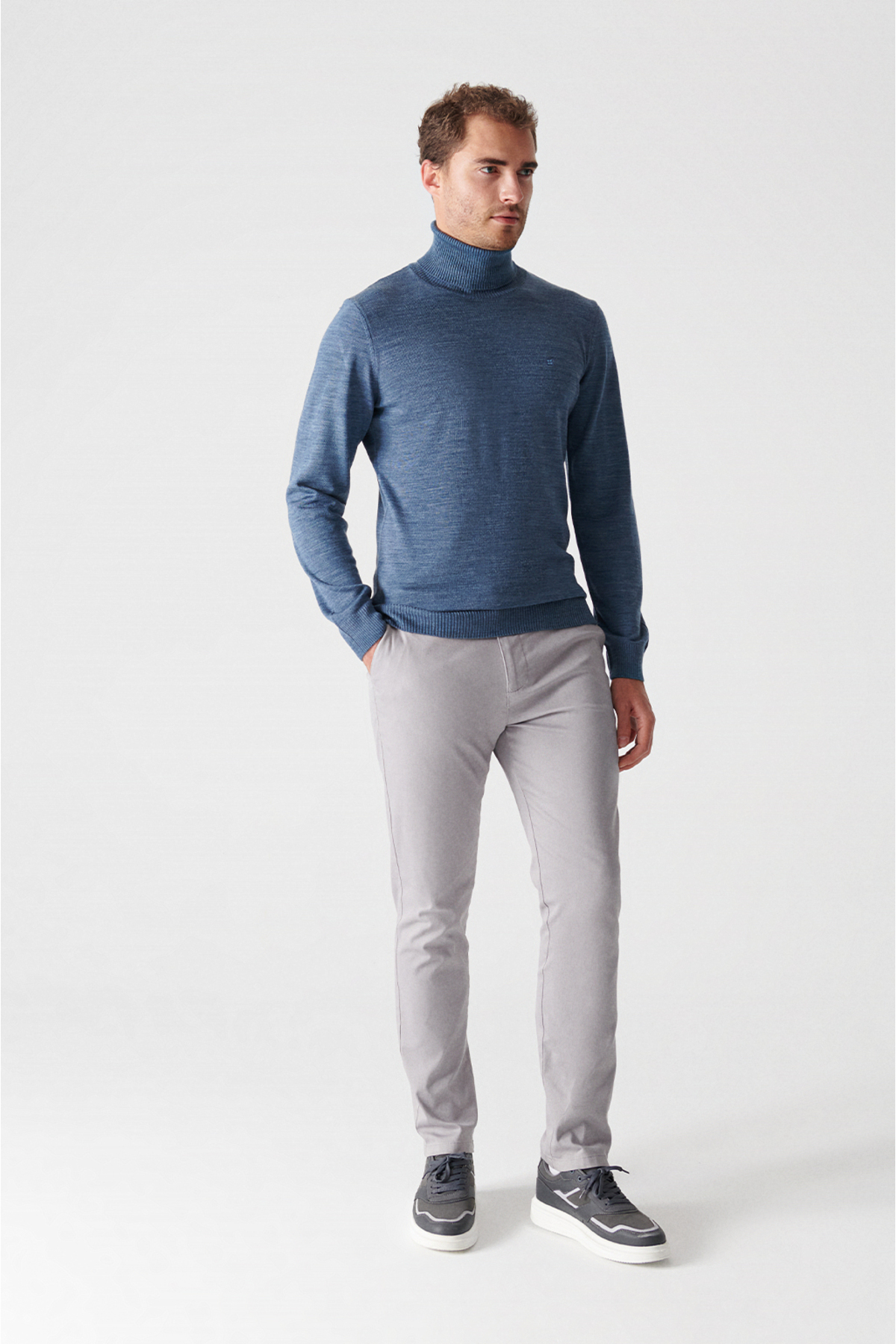 Avva Men's Gray Comfort Slim Fit Trousers with Side Pockets