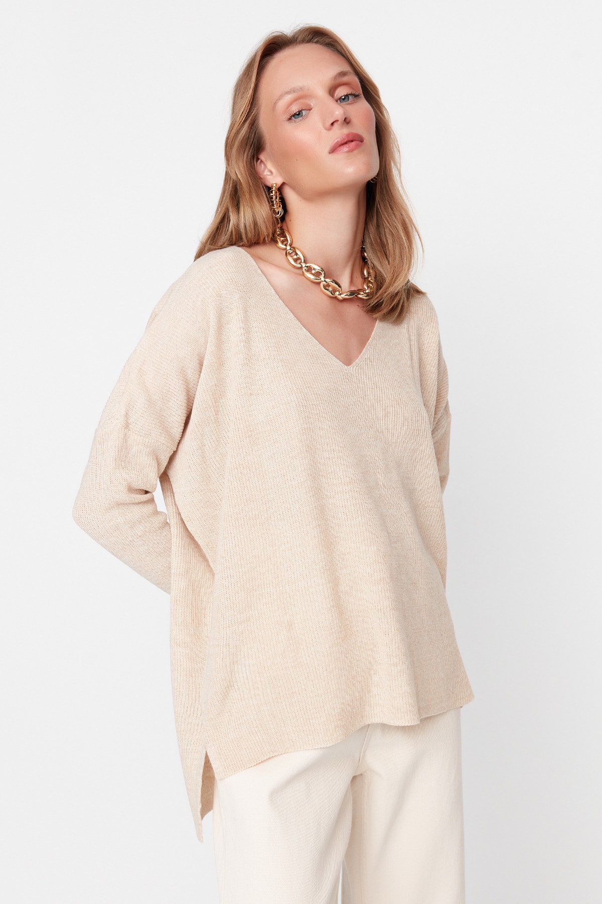 Trendyol Beige Wide Fit V-Neck Knitwear Sweater