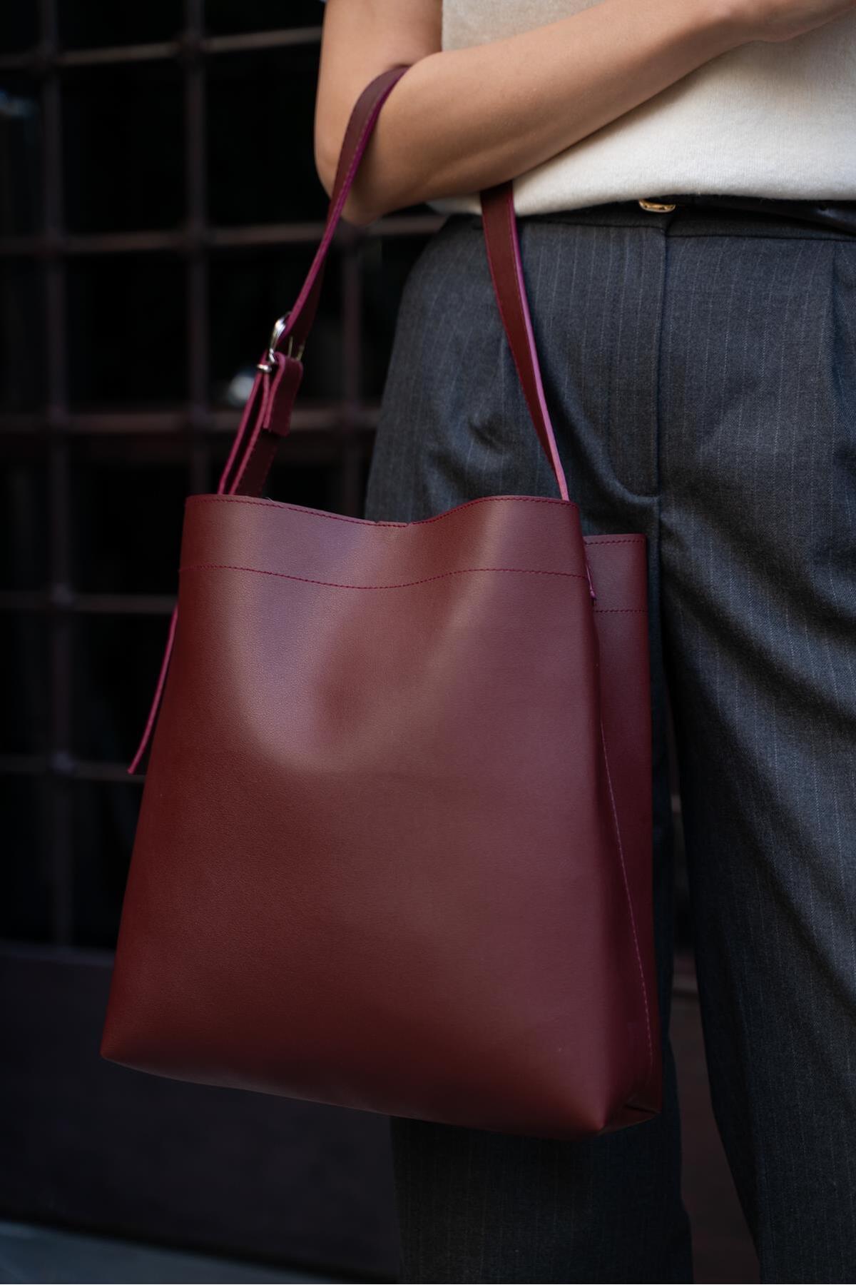 Madamra Women's Burgundy Short Handle Shopper Bag